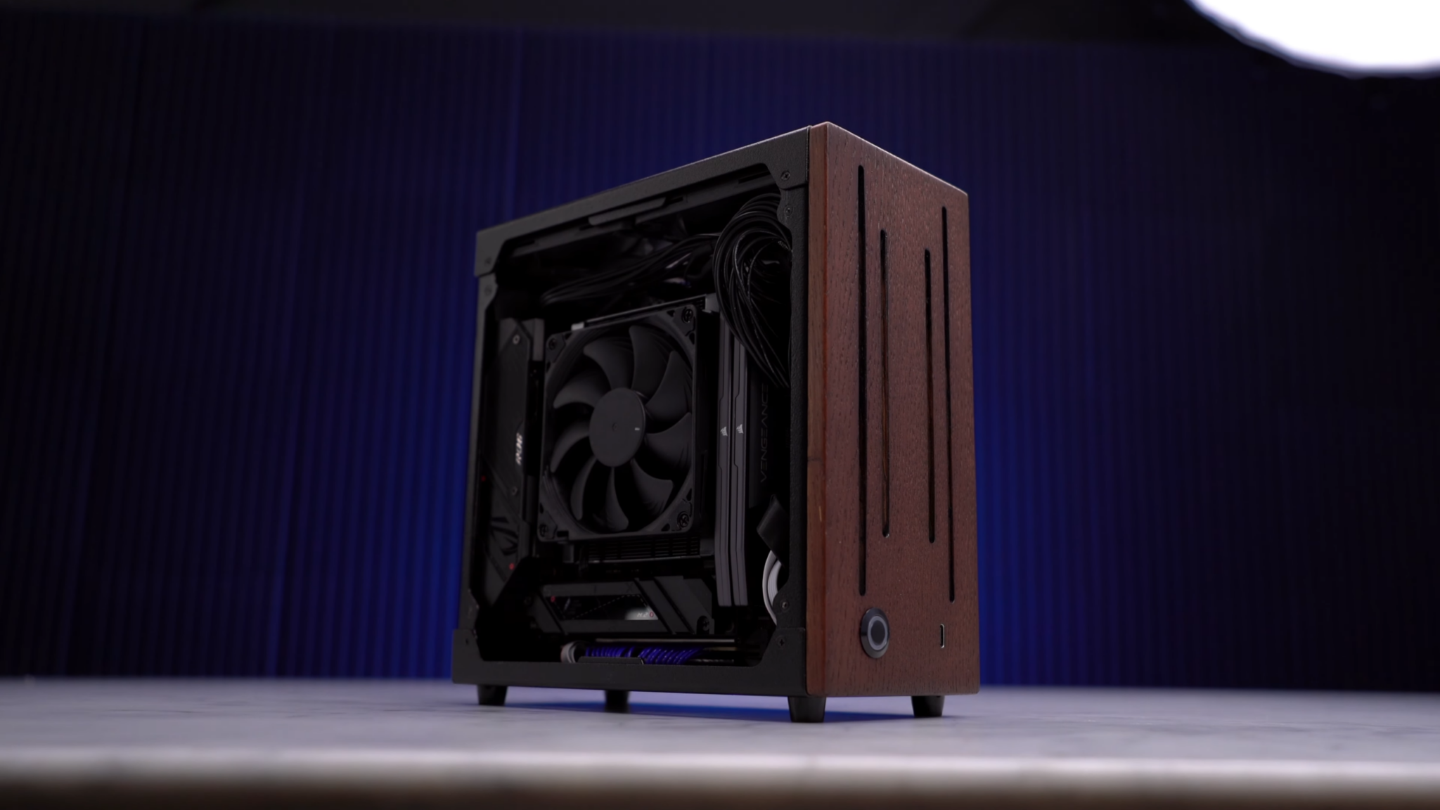 Devyn Johnston Builds Gemcase C9 SFF PC – SFF.Network | SFF.Network